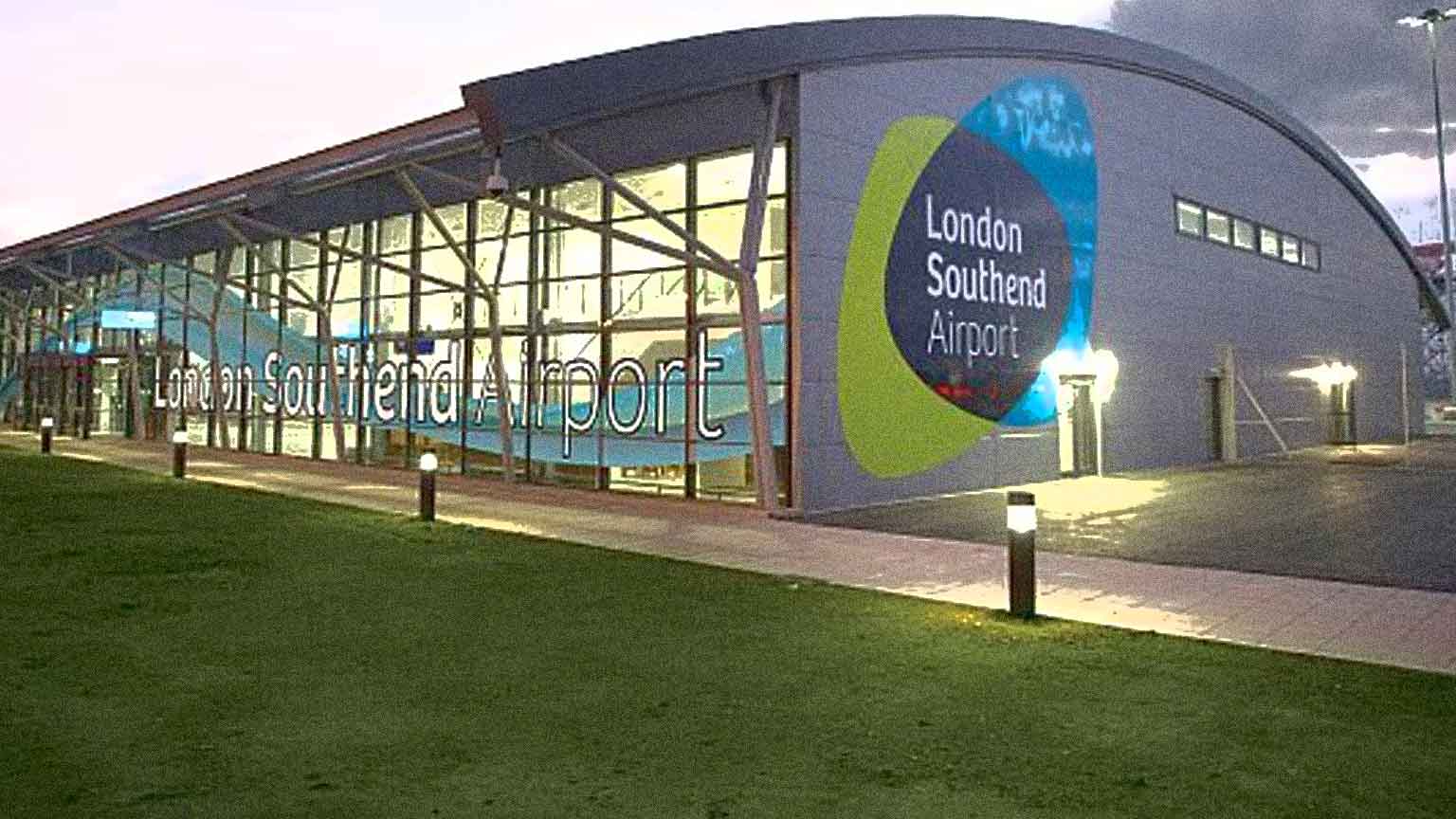 London Southend Airport minibus transfer - Oxford Coach Hire | Minibus ...